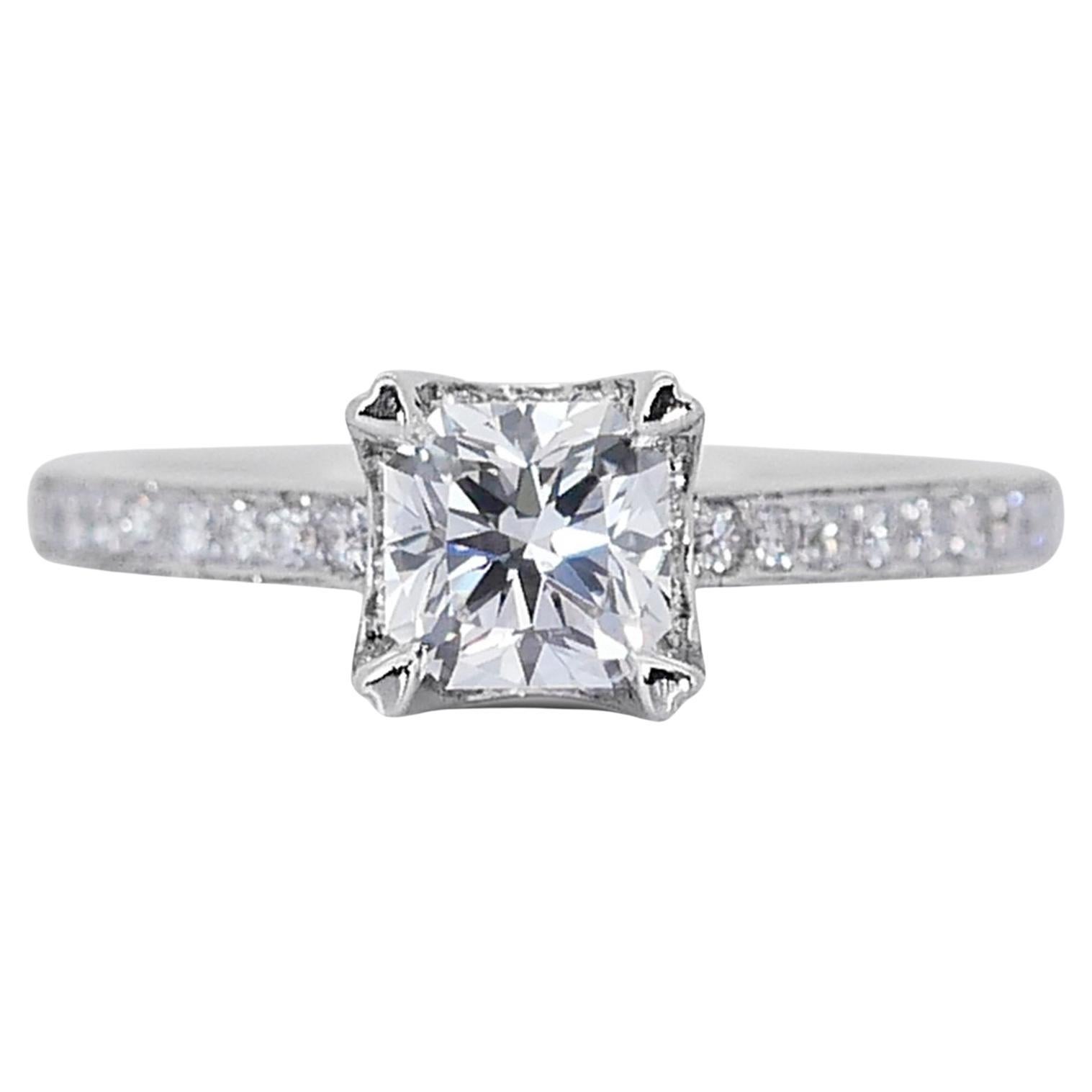 Captivating 0.87ct Marquise and Round Brilliant Diamond Ring in 18K White Gold For Sale at 1stDibs