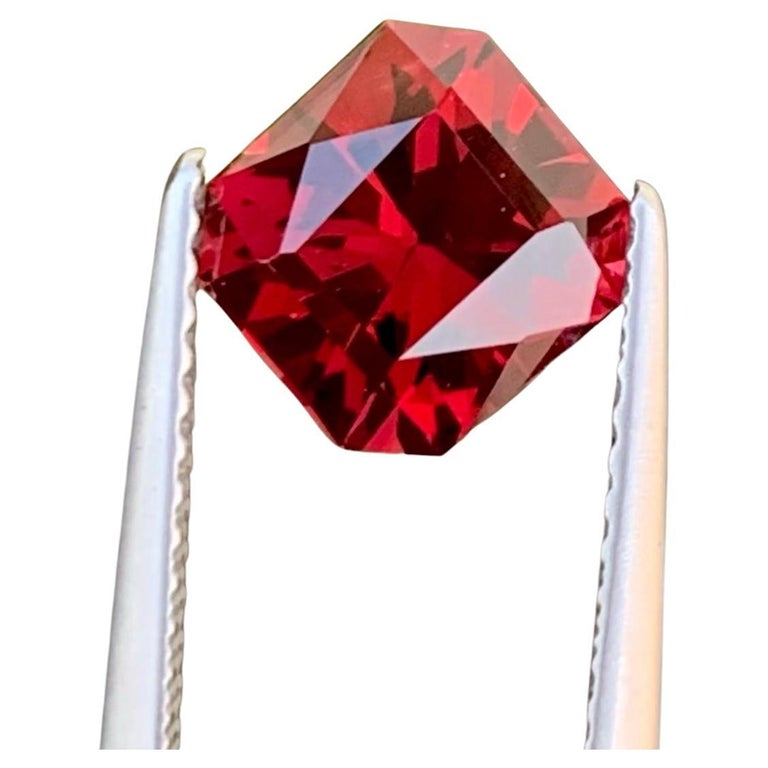 Glorious Cut Natural Garnet Gemstone 2.10 Carats Garnet Gemstone From Malawi For Sale at 1stDibs