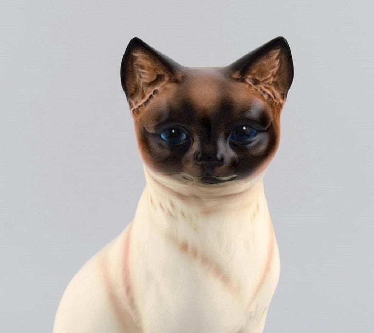 Goebel, West Germany. Large porcelain cat. 1970/80s For Sale at 1stDibs