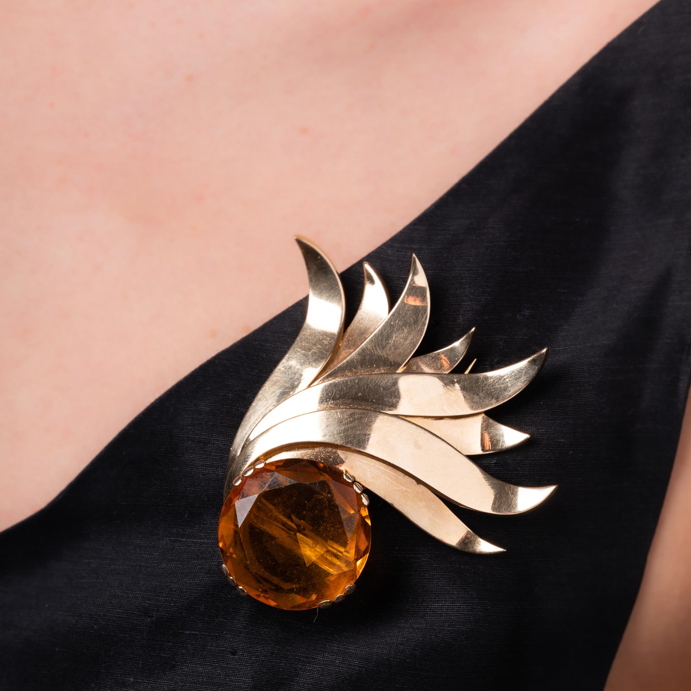 Gold and Citrine French Vintage Brooch For Sale at 1stDibs