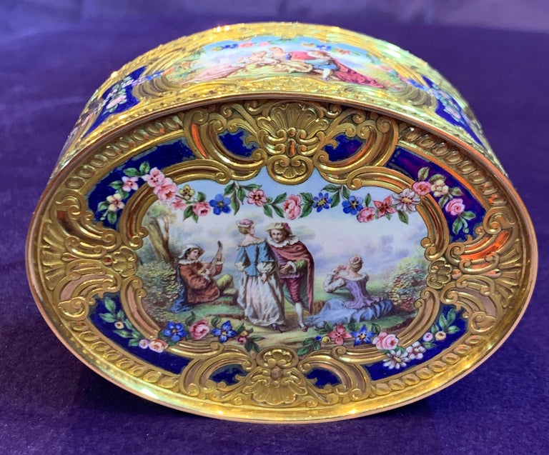Gold Enamel Snuff Box For Sale at 1stDibs