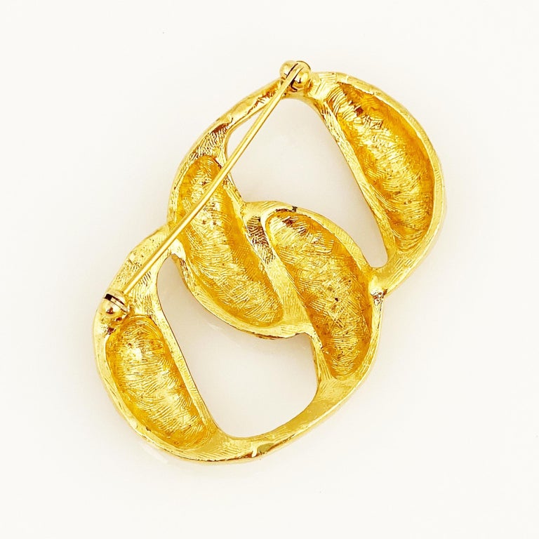 Gold Hammered Texture Interlocking Links Brooch, 1980s For Sale at 1stDibs