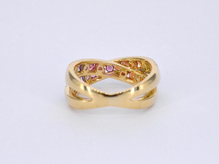 Gold ring with diamonds and multicolour sapphires For Sale at 1stDibs