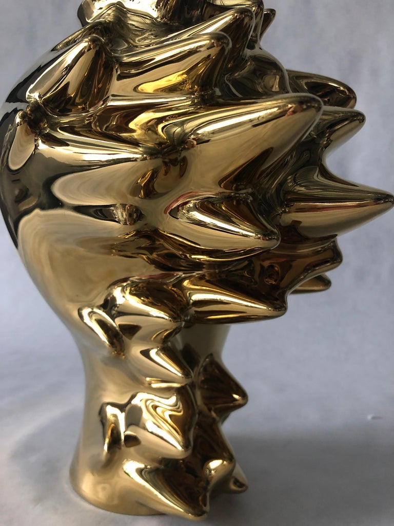 Vase «ast » en titane doré sur porcelaine blanche de Cedric Ragot pour ...