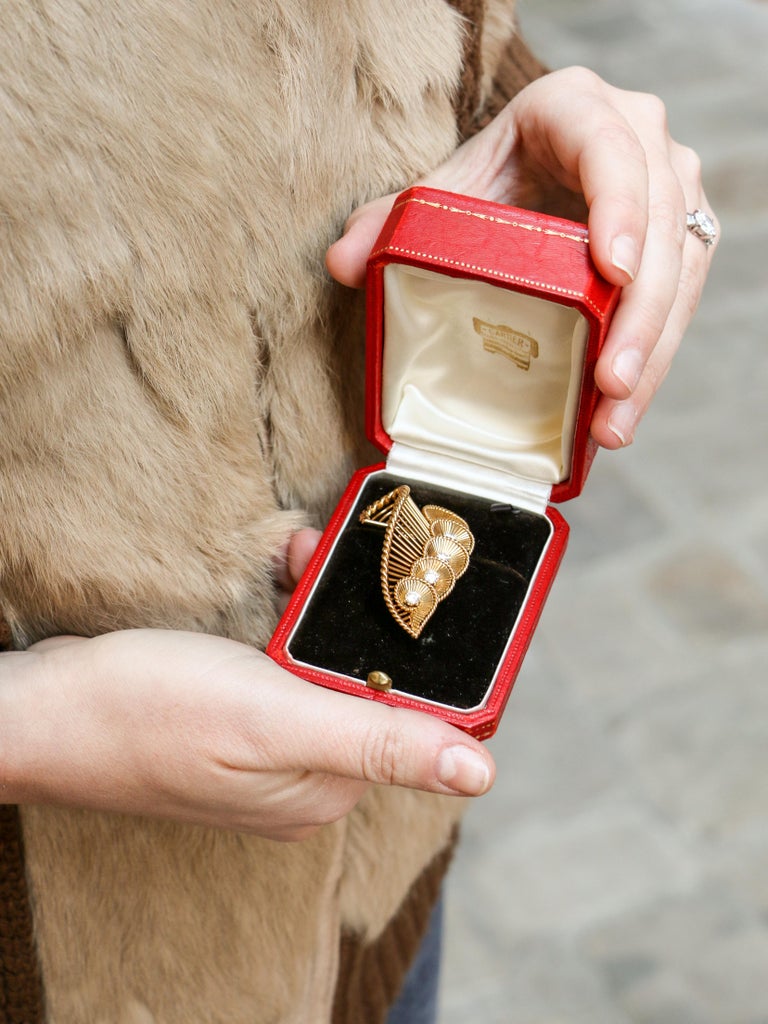 Gold Vintage Cartier Shell Brooch with Diamonds For Sale at 1stDibs