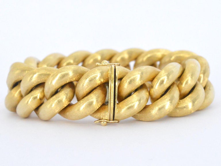 Golden 18 Karat Chain Link Bracelet For Sale at 1stDibs