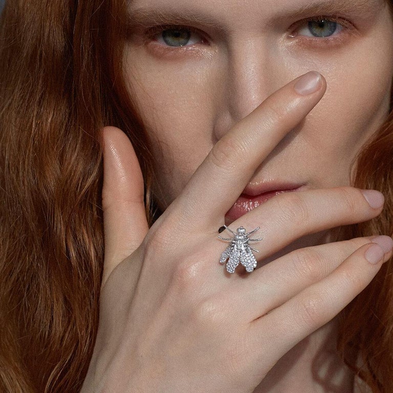 Golden and Diamond Fly Ring, 18k yellow gold For Sale at 1stDibs