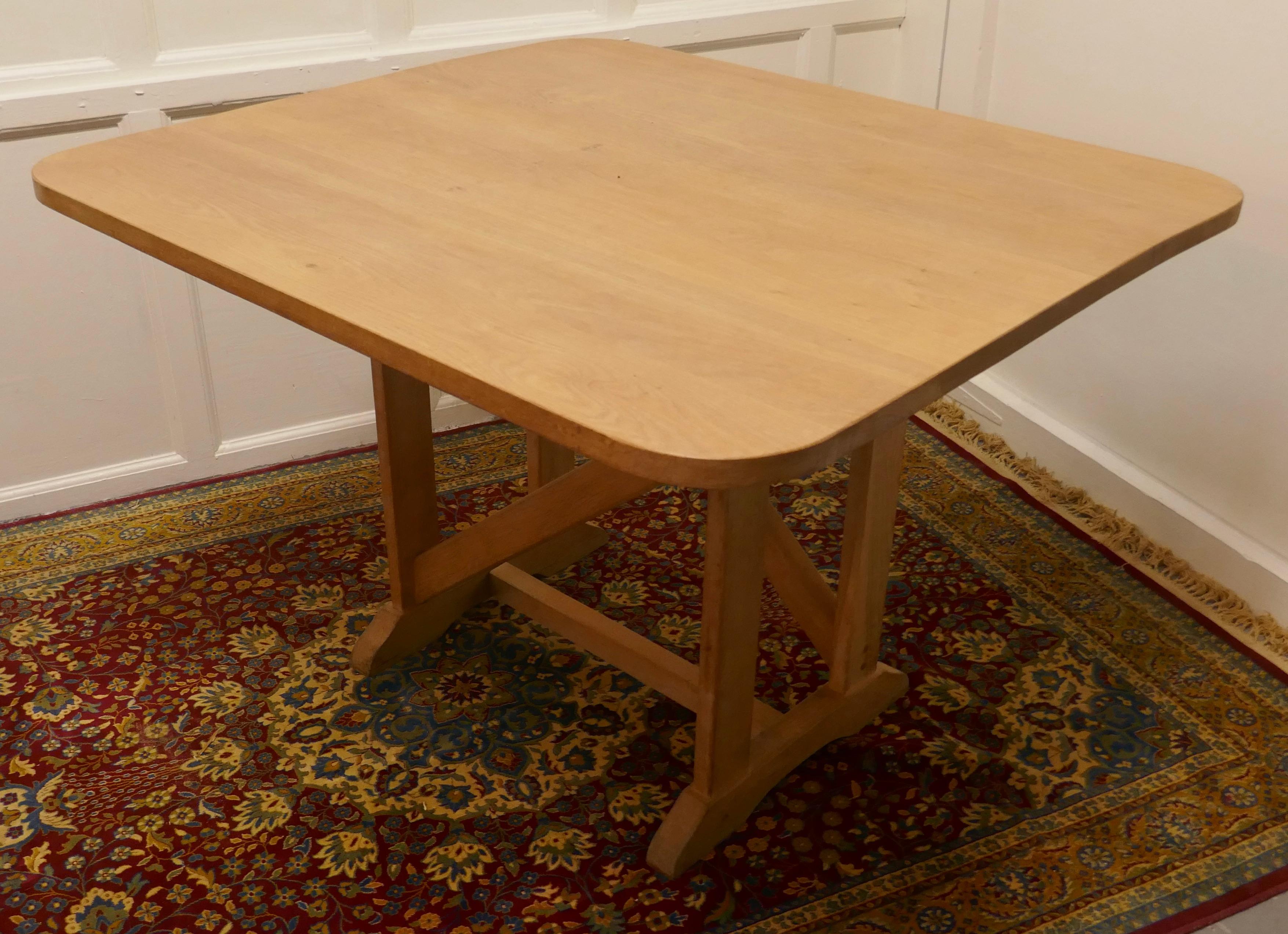 Golden Oak Arts and Crafts Dining Table For Sale at 1stDibs | golden ...