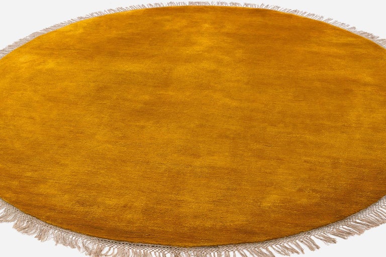 Golden Yellow Solid Silk Round Area Rug with Wild Nettle Fringe For ...