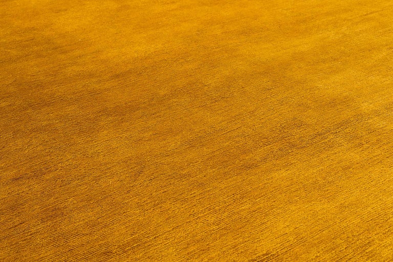 Golden Yellow Solid Silk Round Area Rug with Wild Nettle Fringe For ...