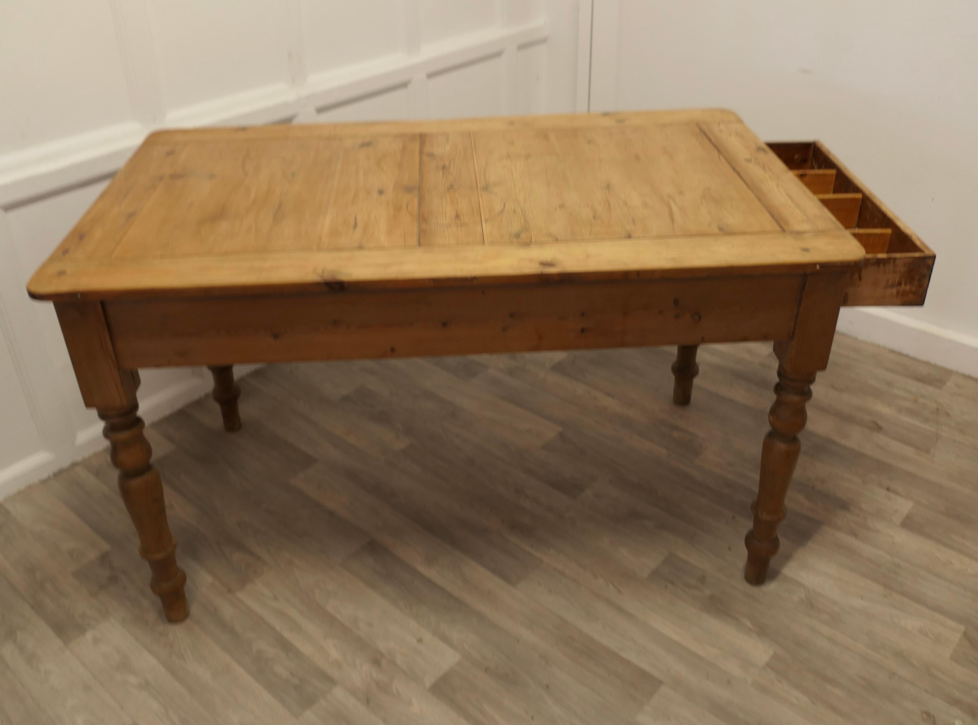Good sturdy Pine Farmhouse Kitchen Table A good Farmhouse table For ...