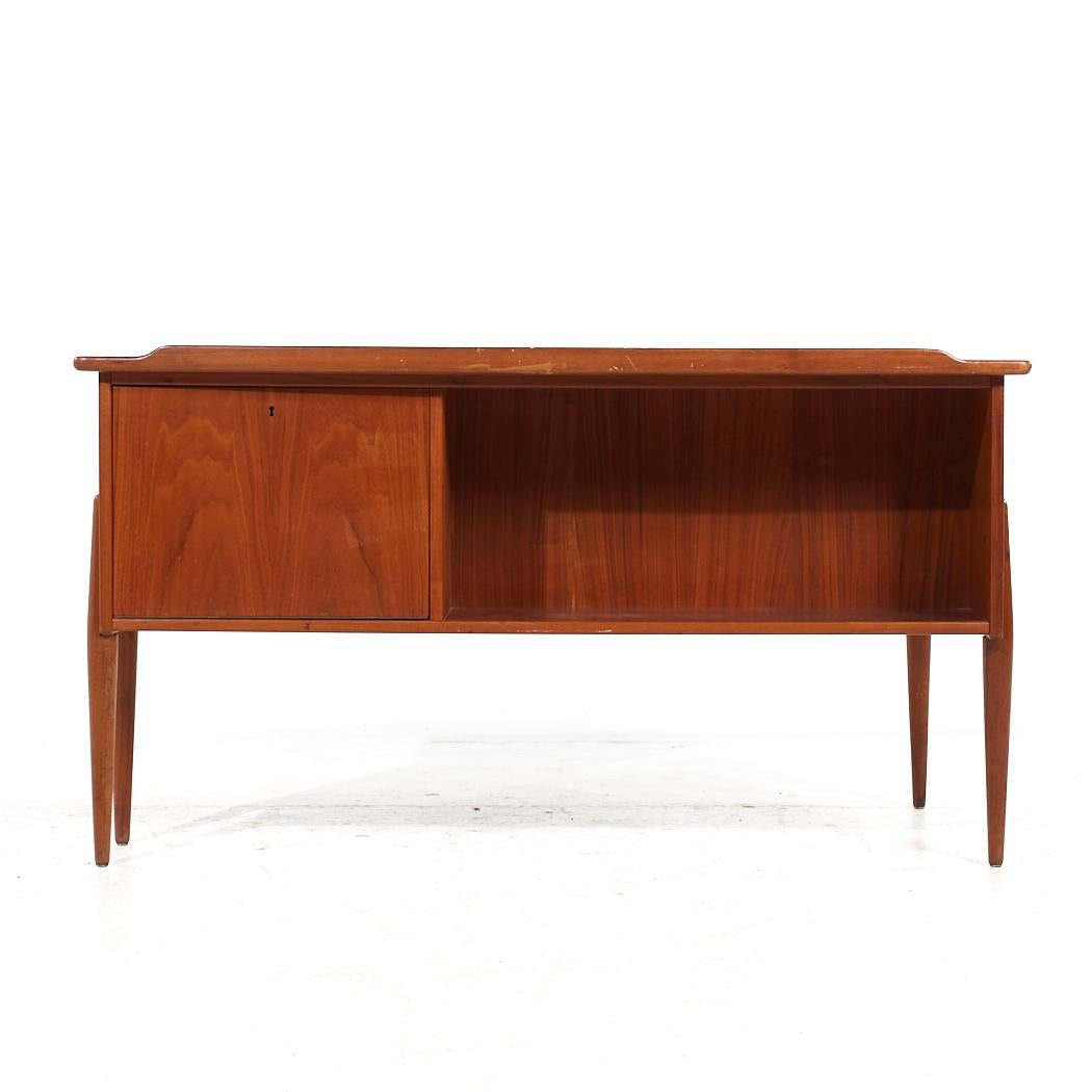 Göran Strand Mid Century Swedish Boomerang Teak Desk For Sale at 1stDibs