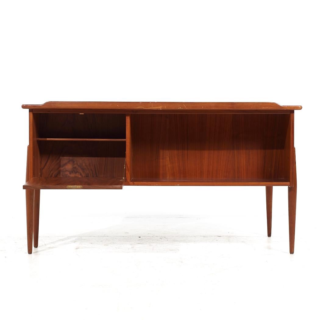 Goran Strand Mid Century Danish Boomerang Teak Desk For Sale at 1stDibs