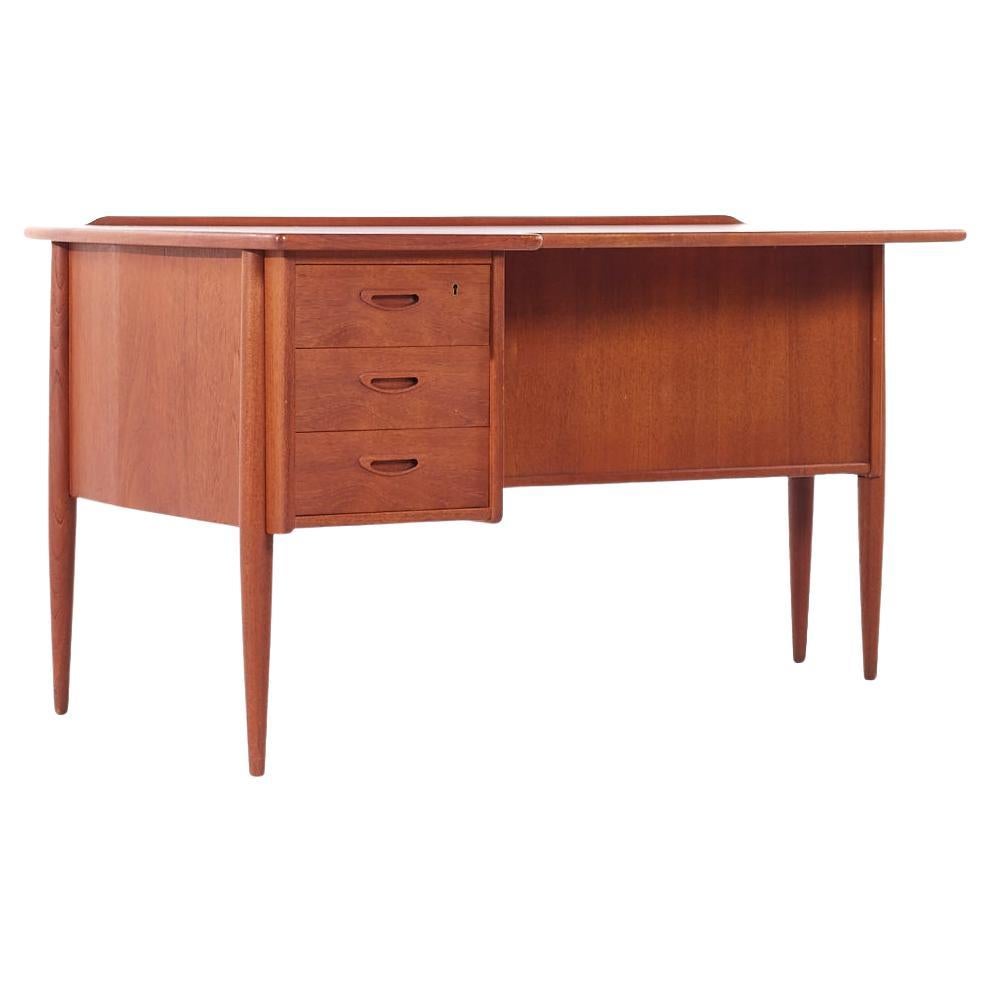Göran Strand Mid Century Swedish Teak Boomerang Desk For Sale at 1stDibs