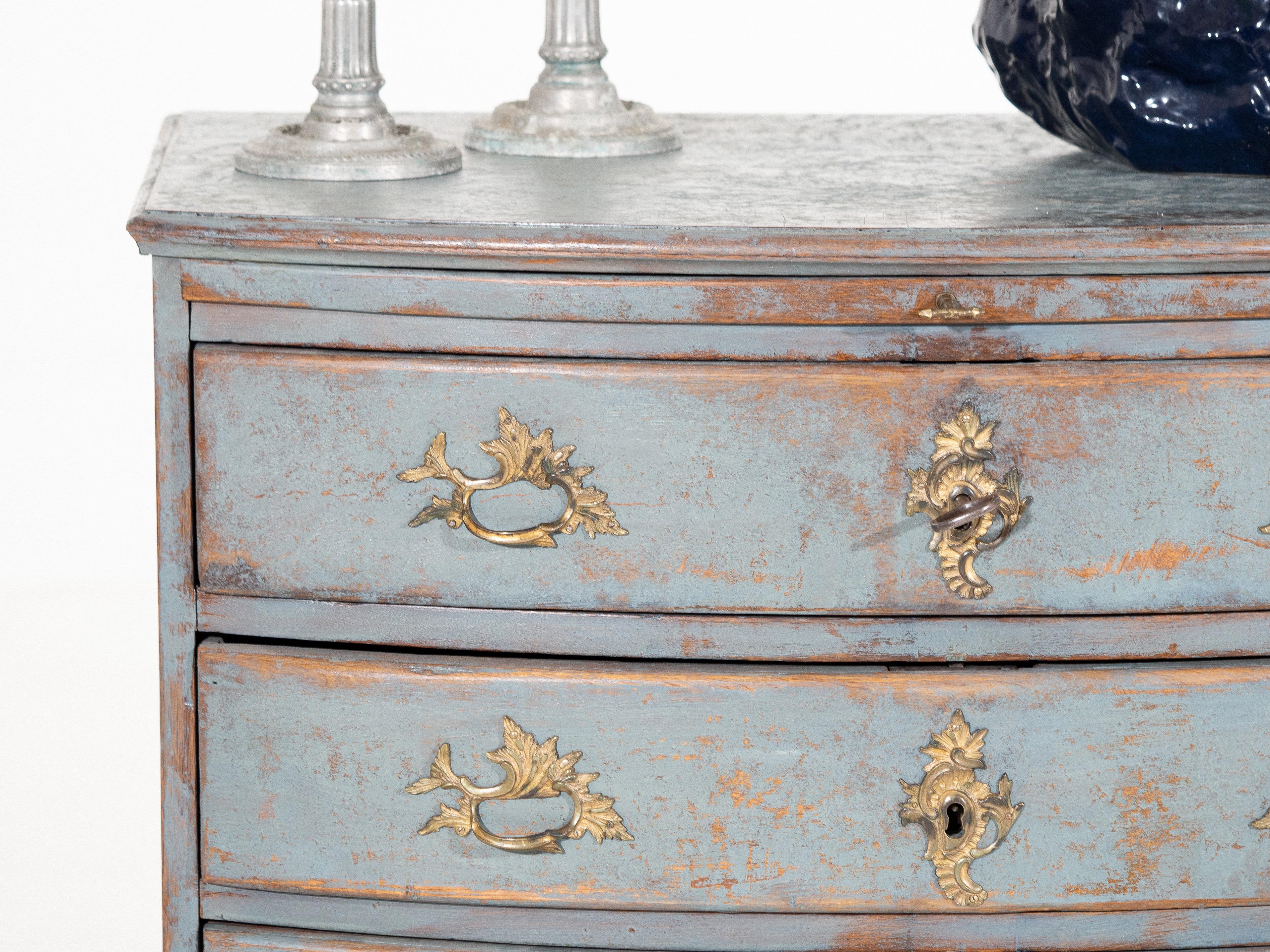 Gorgeous Baroque chest with curved front, 18th C. For Sale at 1stDibs