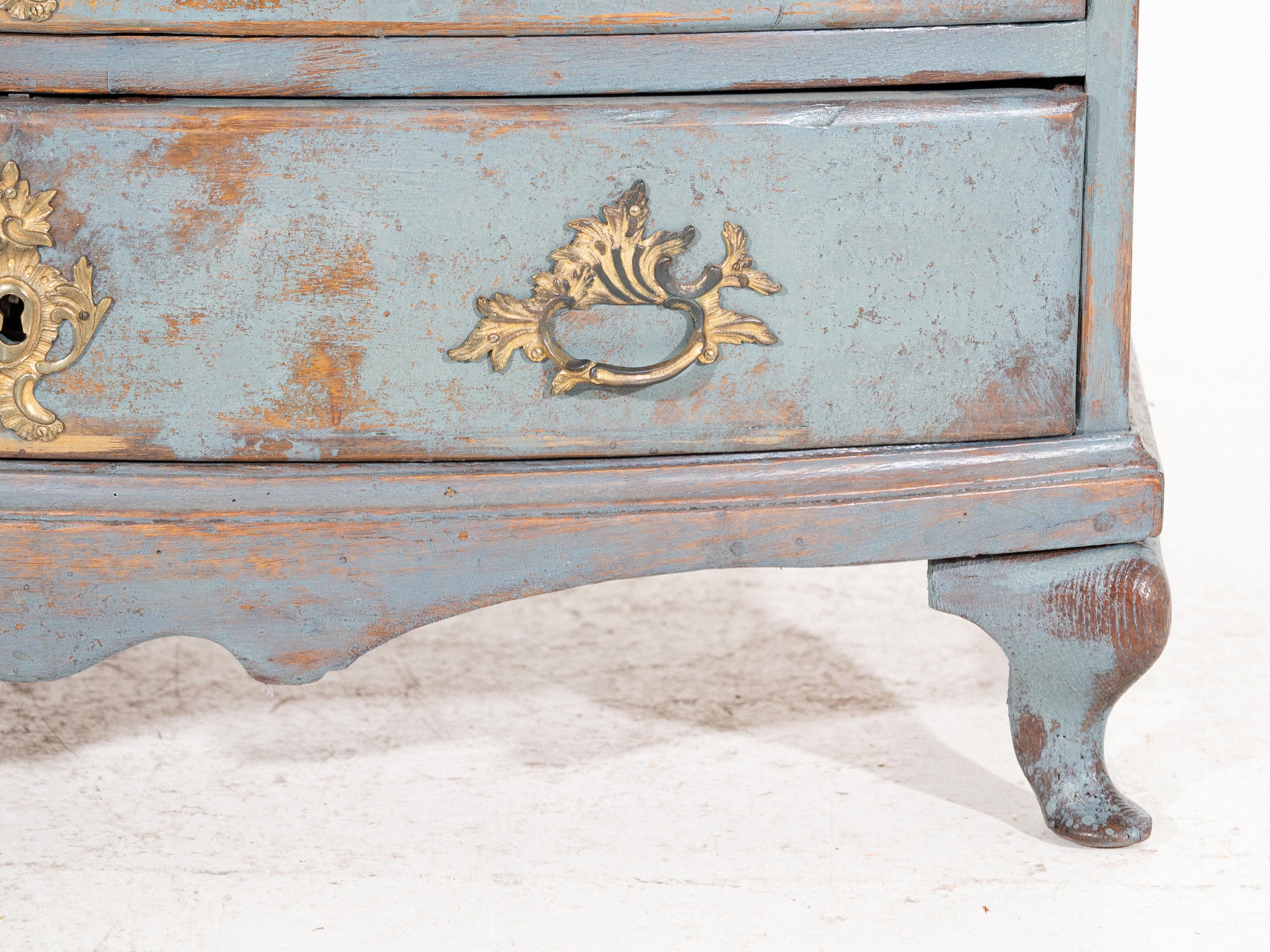 Gorgeous Baroque chest with curved front, 18th C. For Sale at 1stDibs