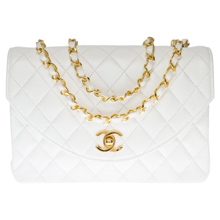 Gorgeous Chanel Classic Shoulder bag in White quilted leather with gold ...