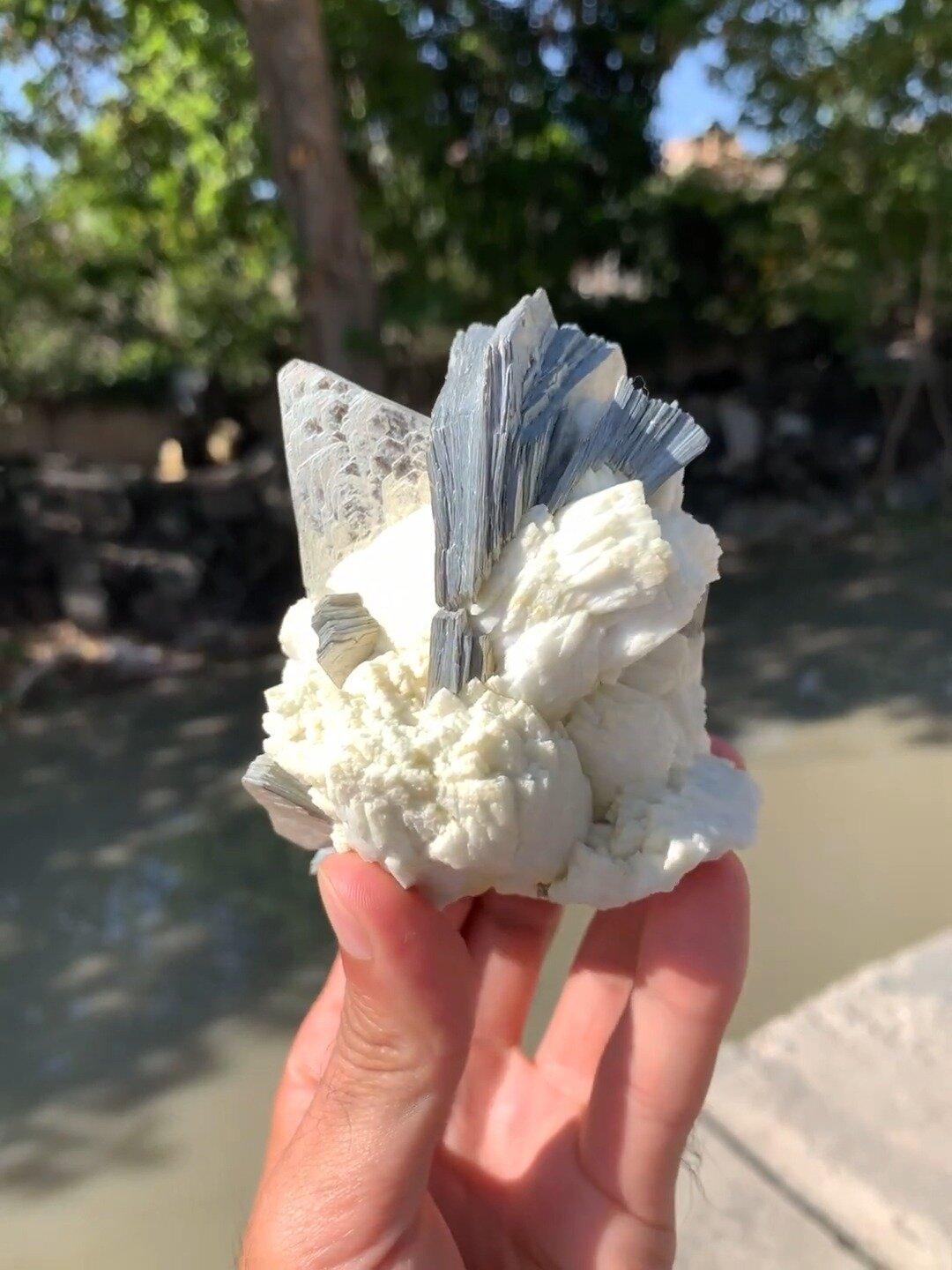 Gorgeous Muscovite Mica crystal cluster on Cleavelandite from Skardu ...