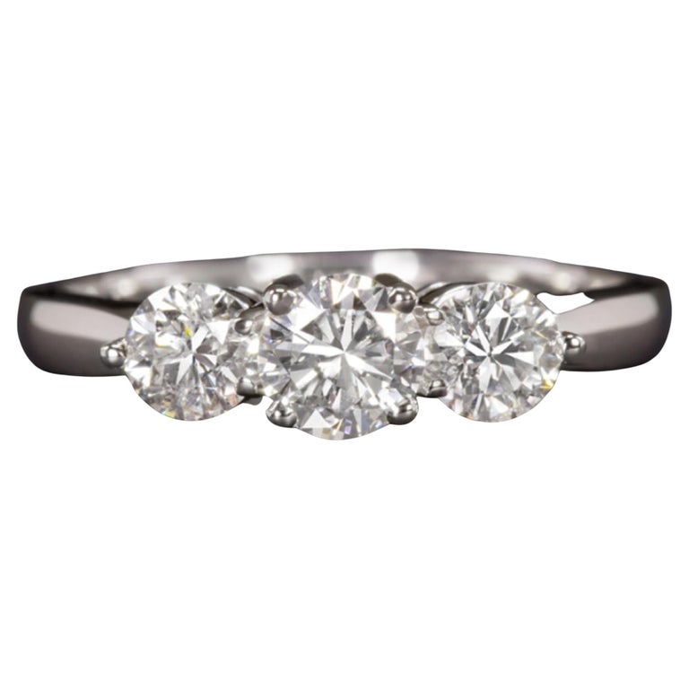 Gorgeous Three Stone Round Diamond Ring For Sale at 1stDibs