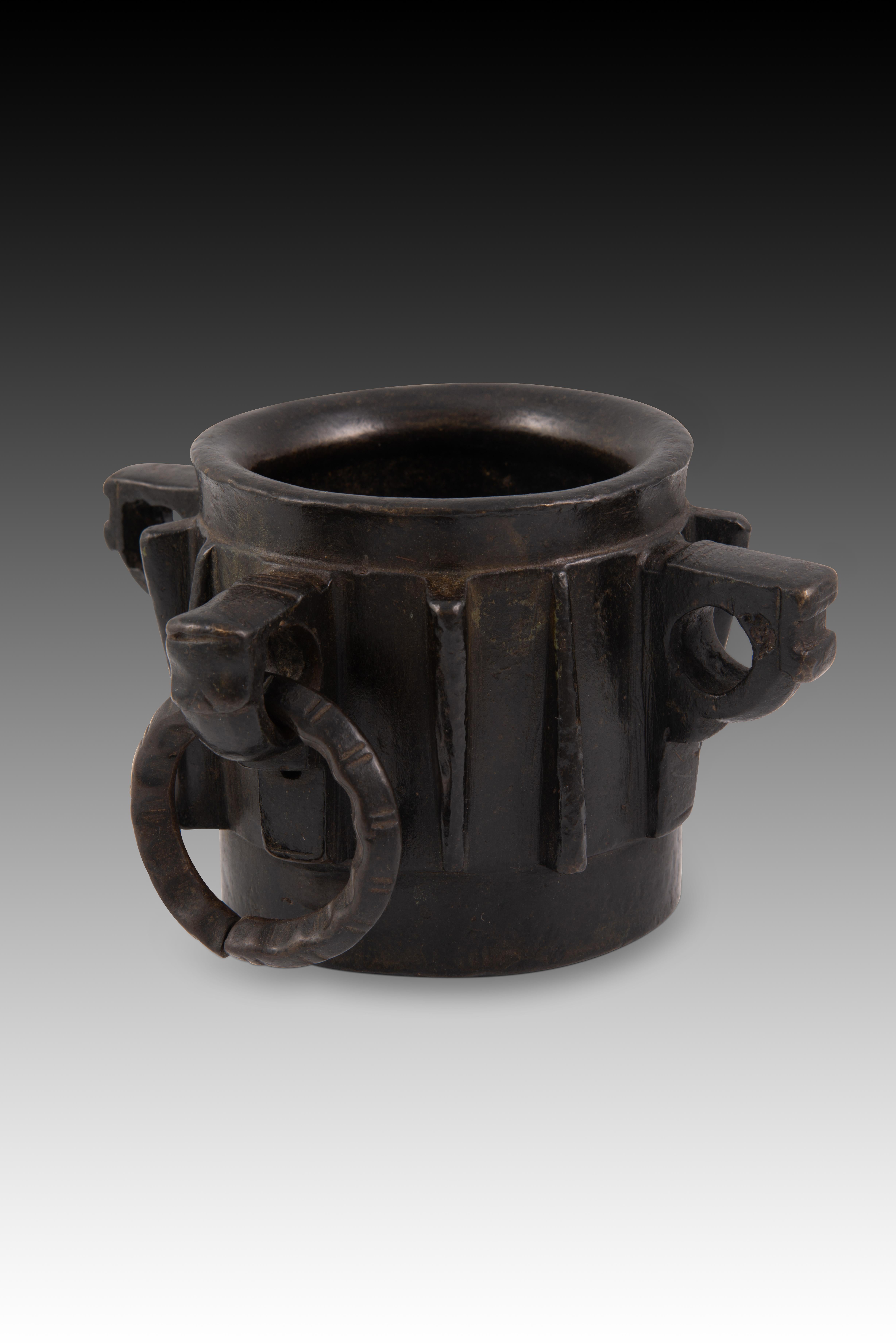 Gothic mortar. Bronze. Spanish school, 15th century. For Sale at 1stDibs
