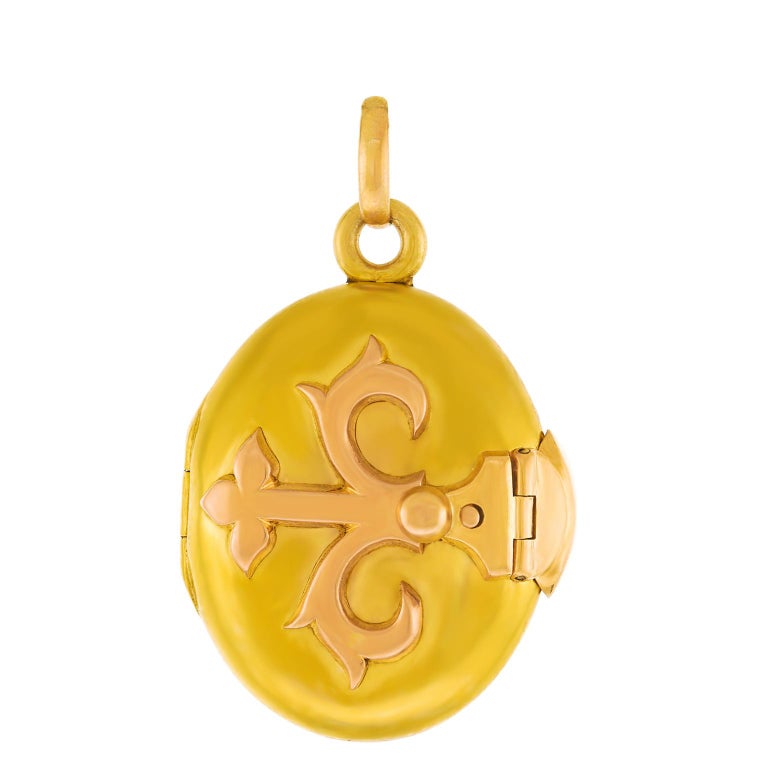 Gothic Revival Gold Locket For Sale at 1stDibs