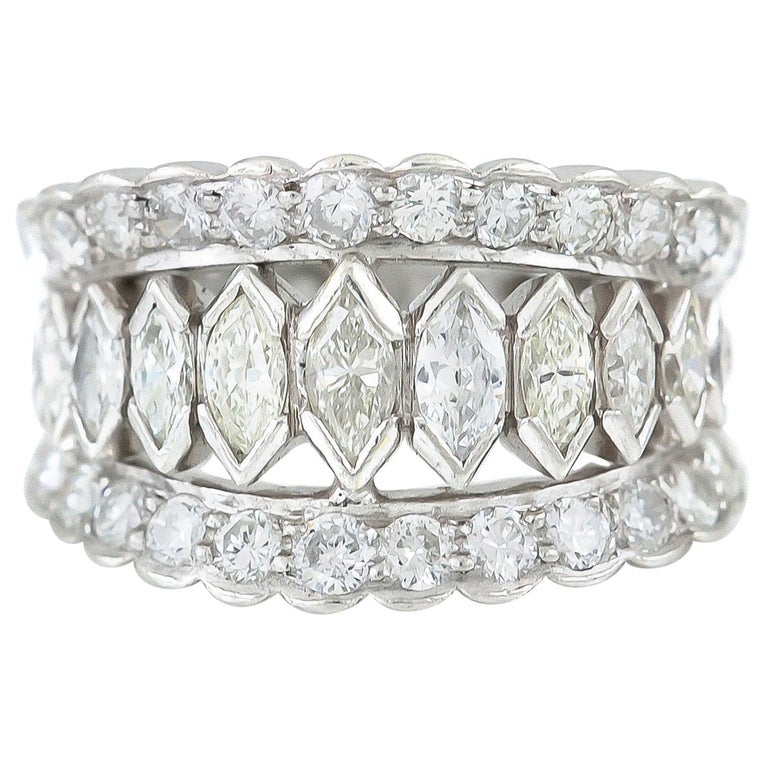 Graduated Platinum Diamonds Wedding Band For Sale at 1stDibs