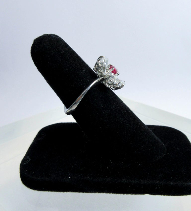 Graff 18 Karat White Gold Diamonds and Ruby Daisy Ring For Sale at 1stDibs