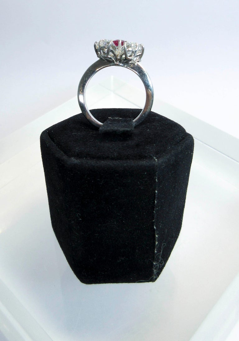 Graff 18 Karat White Gold Diamonds and Ruby Daisy Ring For Sale at 1stDibs