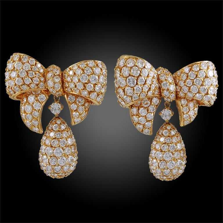 Graff Diamond Yellow Gold Bow Motif Necklace and Earrings For Sale at ...