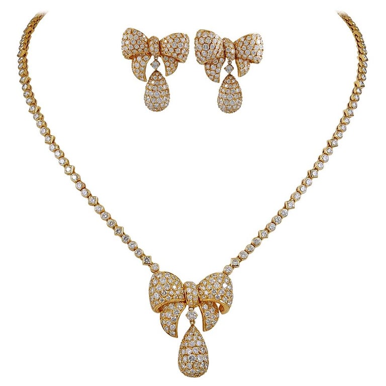 Graff Diamond Yellow Gold Bow Motif Necklace and Earrings For Sale at ...