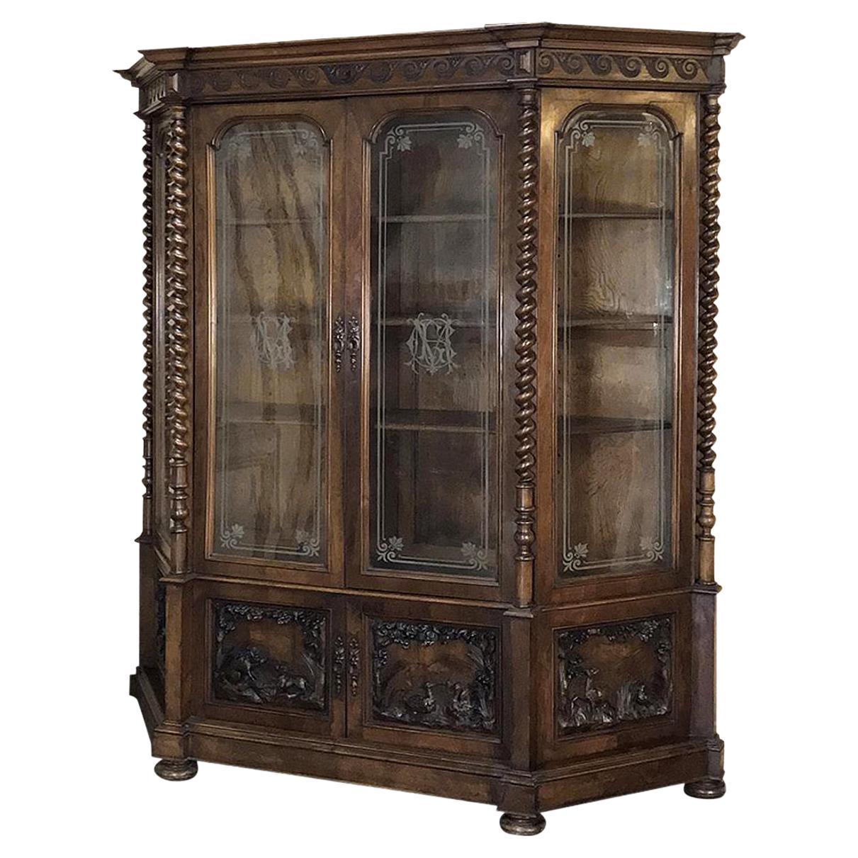 Grand 19th Century Italian Renaissance Walnut Bookcase For Sale at 1stDibs