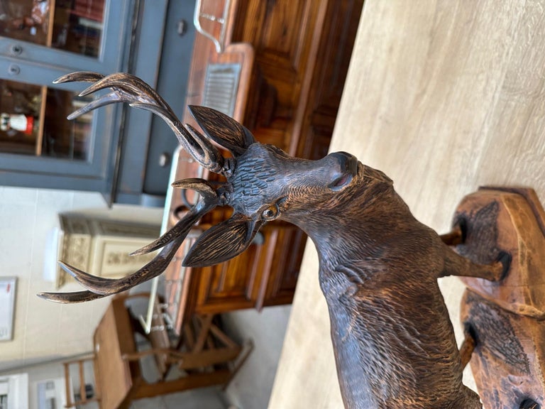 Grand cerf sculpté For Sale at 1stDibs