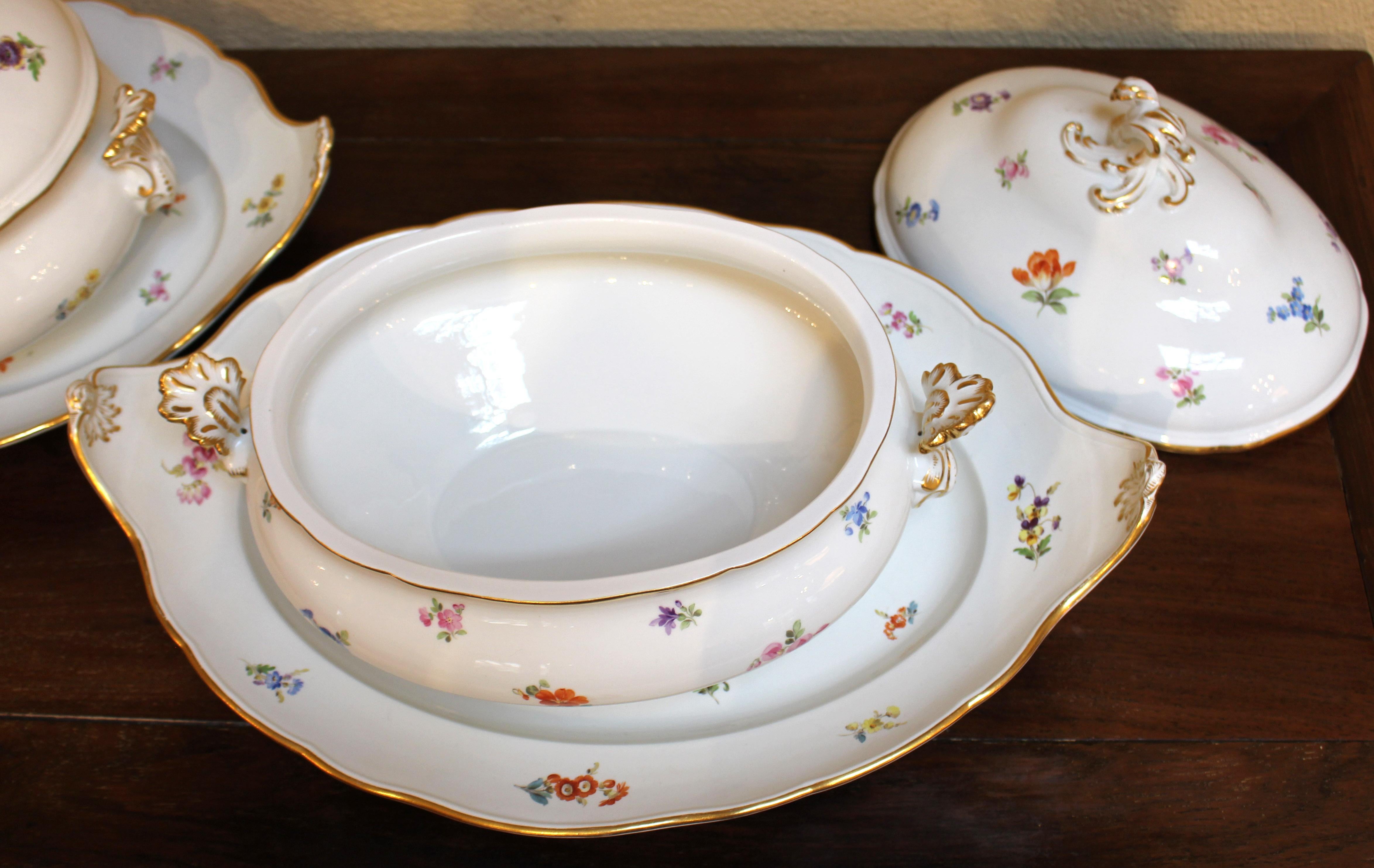 Grand Scale Pair of Covered Soup Tureens For Sale at 1stDibs