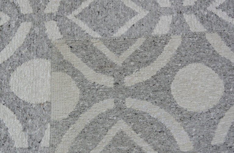 Gray and Ivory Pattern Rug For Sale at 1stDibs