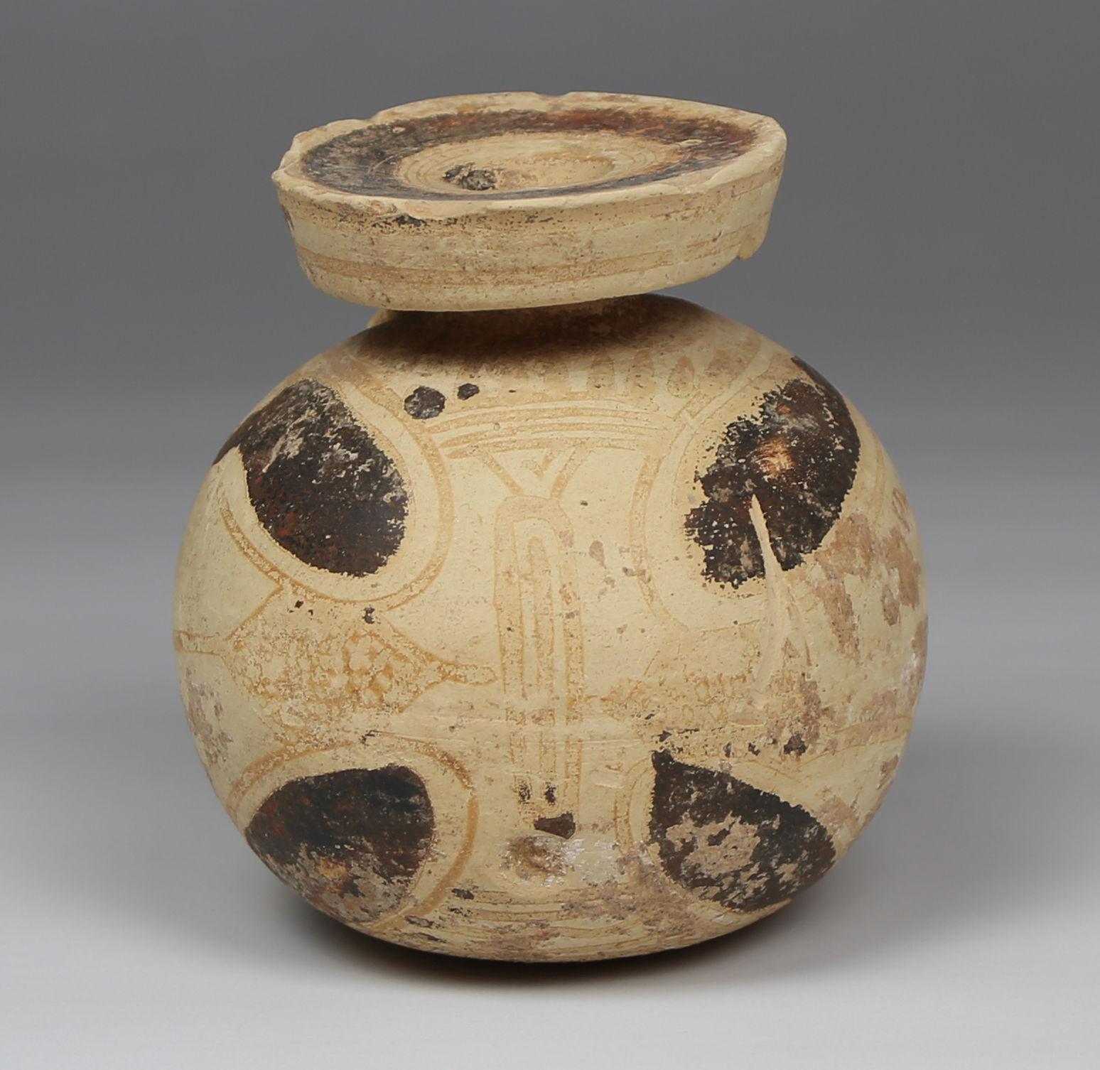 Greek aryballos with quatrefoil motif For Sale at 1stDibs