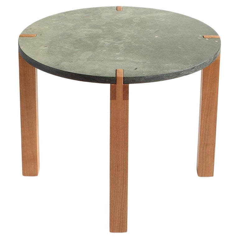 Table d'appoint en pierre calcaire verte et cerisier En vente sur 1stDibs