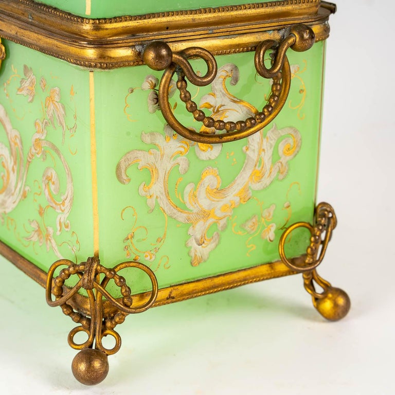 Green opaline box, 19th century For Sale at 1stDibs