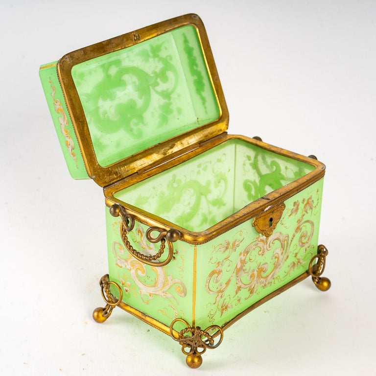 Green opaline box, 19th century For Sale at 1stDibs