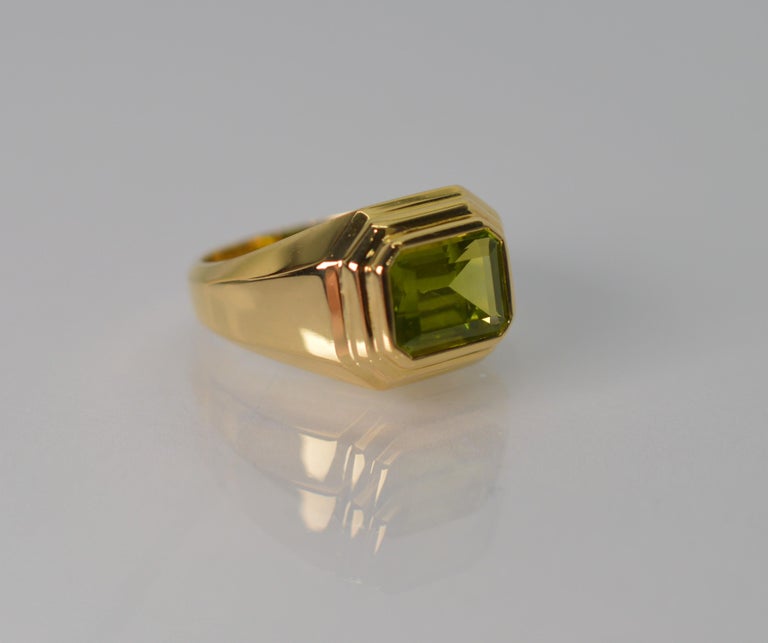 Green Peridot 18 Karat Yellow Gold Step Ring For Sale at 1stDibs