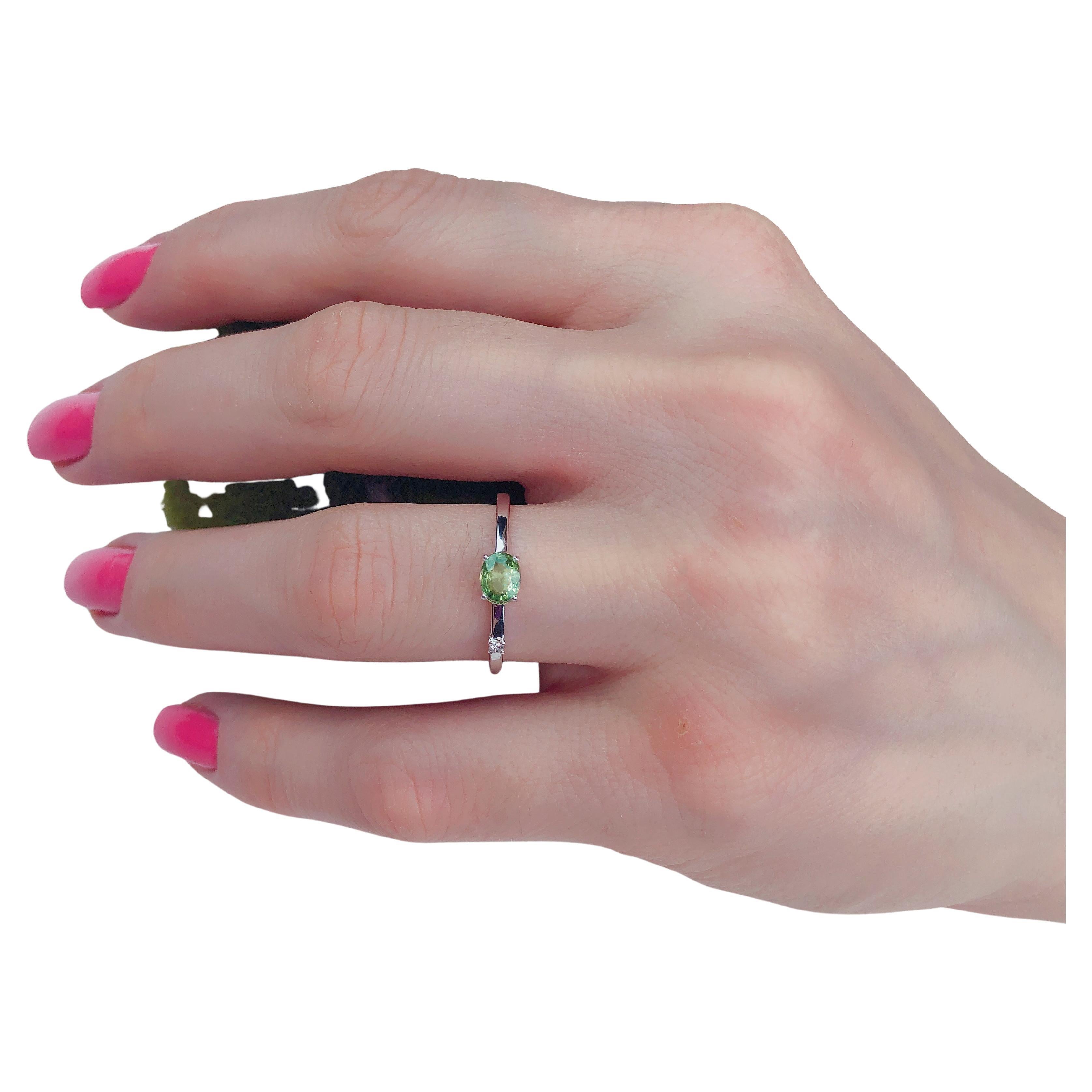 Green sapphire stackable ring. For Sale at 1stDibs