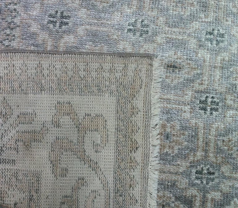Grey and Ivory Transitional Wool Area Rug For Sale at 1stDibs