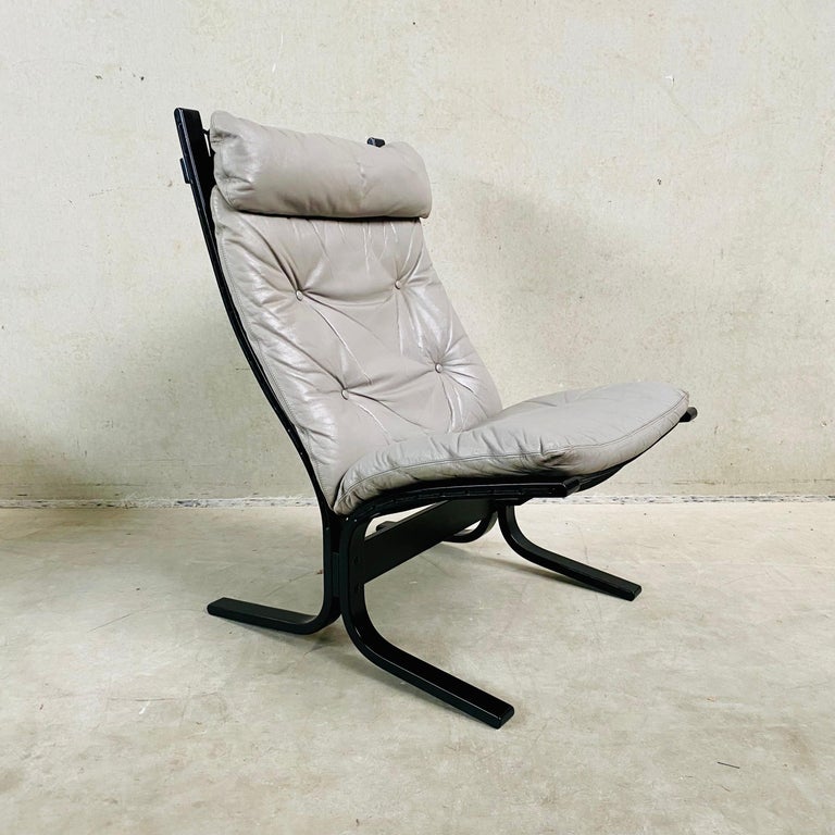 Grey Leather Lounge Chair by Ingmar Relling for Westnofa, Norway 1960s ...