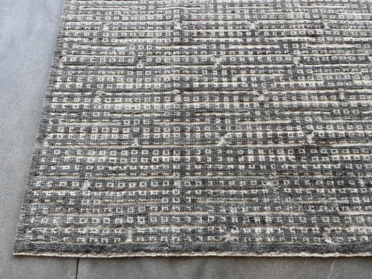 Grey Low Pile Wool Area Rug For Sale at 1stDibs