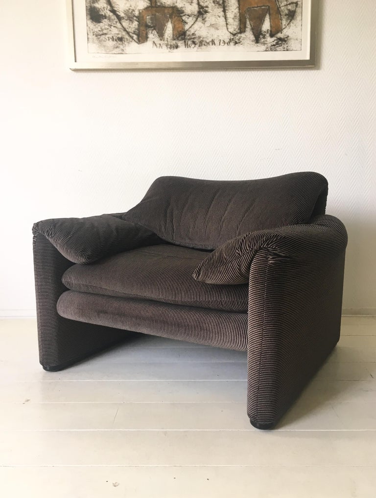 Grey Maralunga Armchair by Vico Magistretti for Cassina, 1970s at 1stDibs
