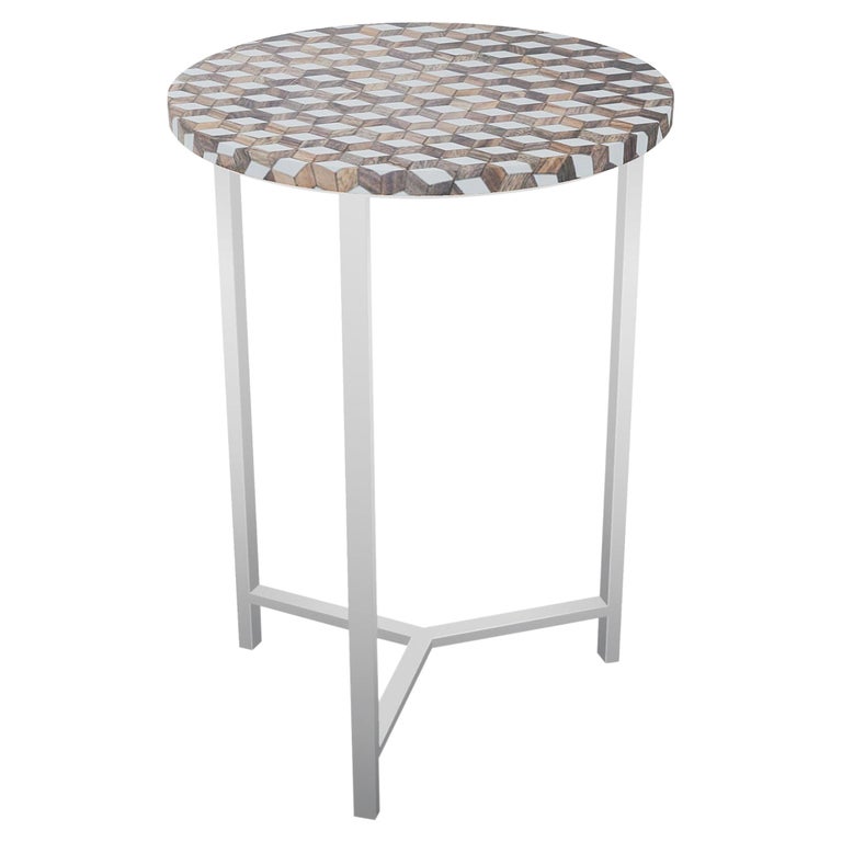 Table Griffith à trois pieds - En vente sur 1stDibs