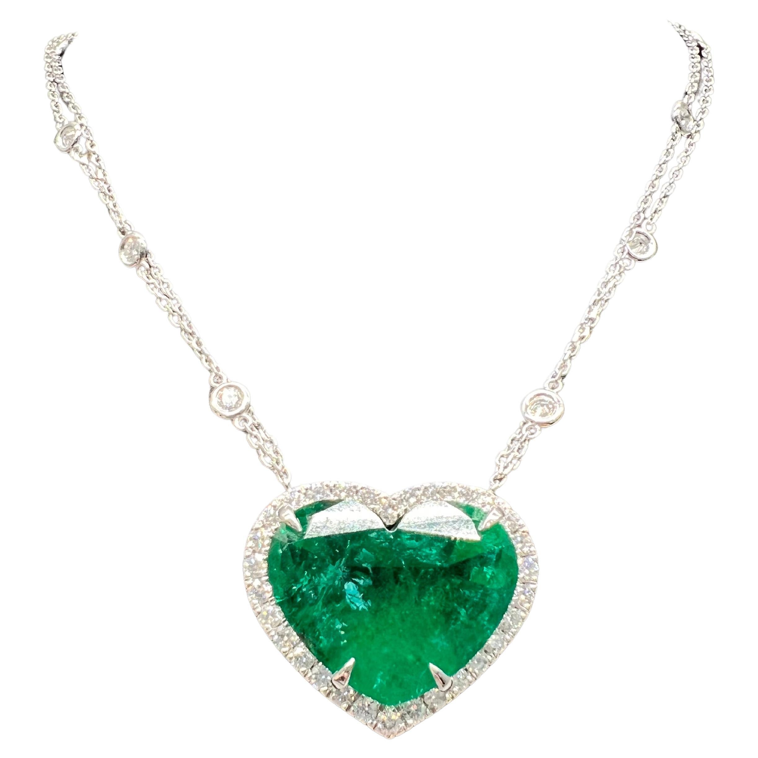 Heart Shape Emeralds and Diamond Pendant Necklace For Sale at 1stDibs
