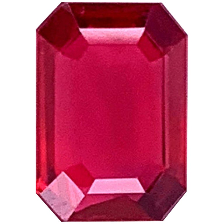 Rubis rouge vif naturel certifié GRS de 4,04 carats, sans chaleur En ...
