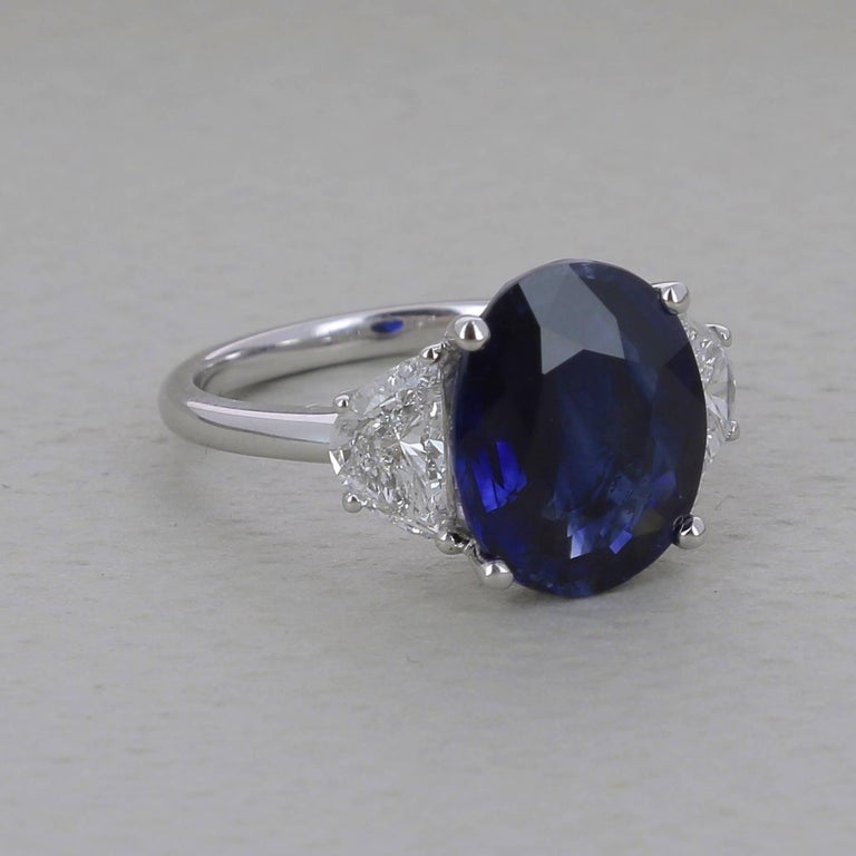 6.19 Carats Deep Blue No Heated Sapphire Ring set Half-Moon White ...