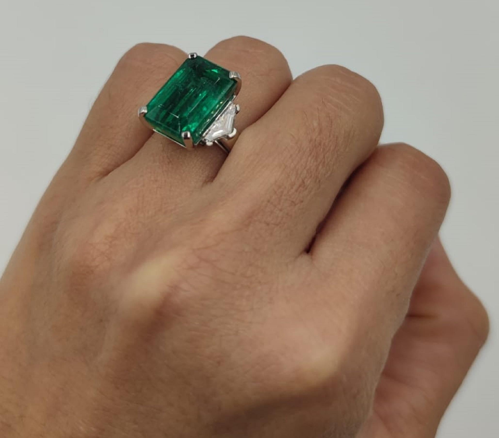 Gubelin Certified 9.41 Carat Green Emerald Diamond Solitaire Platinum ...