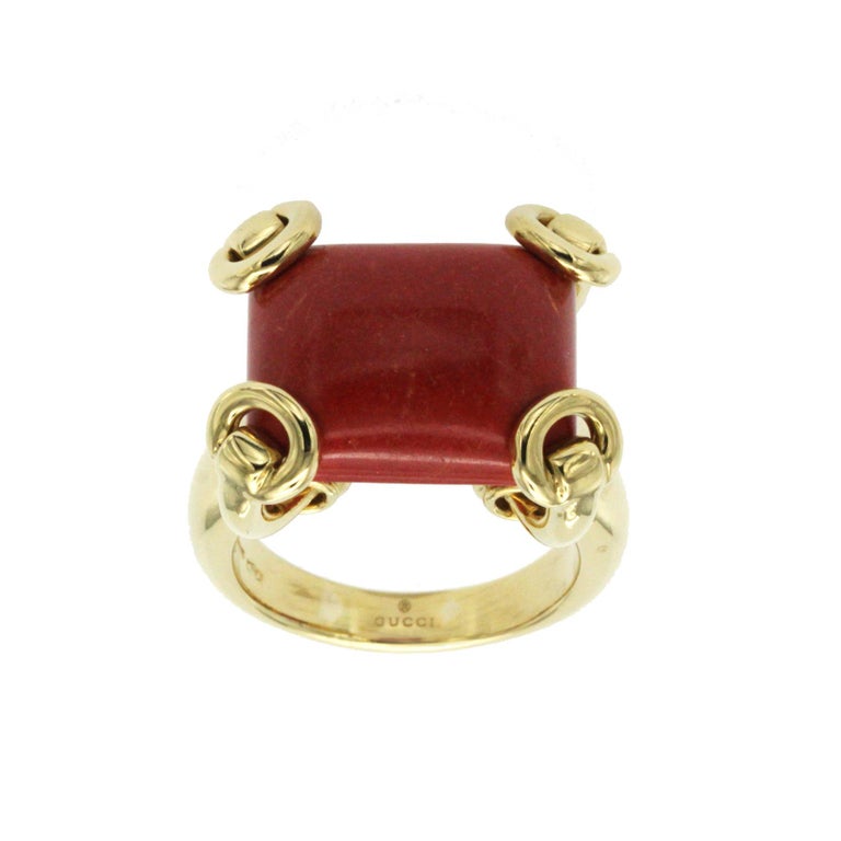 Gucci 18K Yellow Gold Horsebit Coral Ring For Sale at 1stDibs
